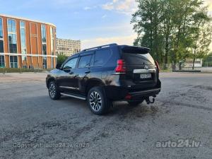 Melns Toyota Land Cruiser 2022 Tallina, ar dzinēja tilpumu 2.80 L un nobraukumu 106 tūkst. km par 47900 €, foto 6 vietnē AUTOMOTO.COM.LV