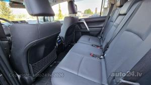Melns Toyota Land Cruiser 2022 Tallina, ar dzinēja tilpumu 2.80 L un nobraukumu 106 tūkst. km par 47900 €, foto 14 vietnē AUTOMOTO.COM.LV