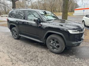 Melns Toyota Land Cruiser 2022 Tallina, ar dzinēja tilpumu 3.30 L un nobraukumu 85 tūkst. km par 147000 €, foto 2 vietnē AUTOMOTO.COM.LV