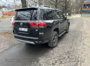 Melns Toyota Land Cruiser 2022 Tallina, ar dzinēja tilpumu 3.30 L un nobraukumu 85 tūkst. km par 147000 €, foto 3 vietnē AUTOMOTO.COM.LV
