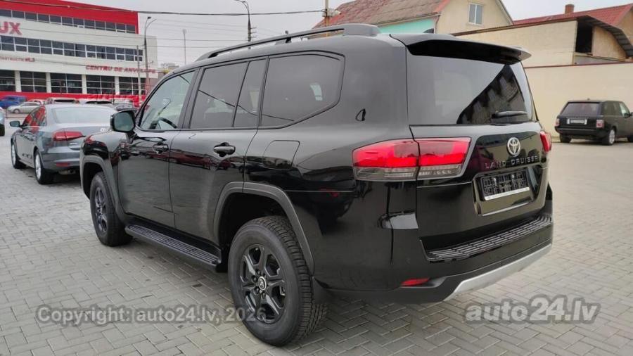Melns Toyota Land Cruiser 2022 Tallina, ar dzinēja tilpumu 3.30 L un nobraukumu 85 tūkst. km par 147000 €, foto 4 vietnē AUTOMOTO.COM.LV
