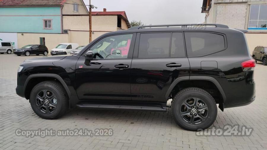 Melns Toyota Land Cruiser 2022 Tallina, ar dzinēja tilpumu 3.30 L un nobraukumu 85 tūkst. km par 147000 €, foto 5 vietnē AUTOMOTO.COM.LV