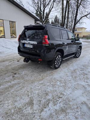 Black Toyota Land Cruiser 2022 in Tallinn, with an engine capacity of 2.80 L and mileage of 122 thousand km for 50000 €, photo 5 on AUTOMOTO.COM.LV