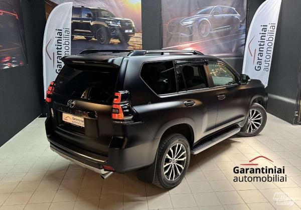 Melns Toyota Land Cruiser 2022 Avižieniai, ar dzinēja tilpumu 2.80 L un nobraukumu 87 tūkst. km par 59500 €, foto 3 vietnē AUTOMOTO.COM.LV