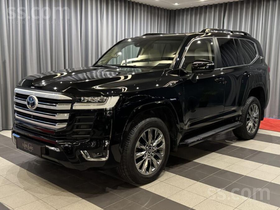 Melns Toyota Land Cruiser 2022 Rīga, ar dzinēja tilpumu 3.30 L un nobraukumu 3 tūkst. km par 135000 €, foto 1 vietnē AUTOMOTO.COM.LV