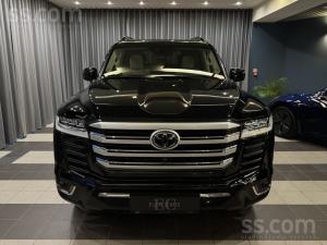 Melns Toyota Land Cruiser 2022 Rīga, ar dzinēja tilpumu 3.30 L un nobraukumu 3 tūkst. km par 135000 €, foto 3 vietnē AUTOMOTO.COM.LV