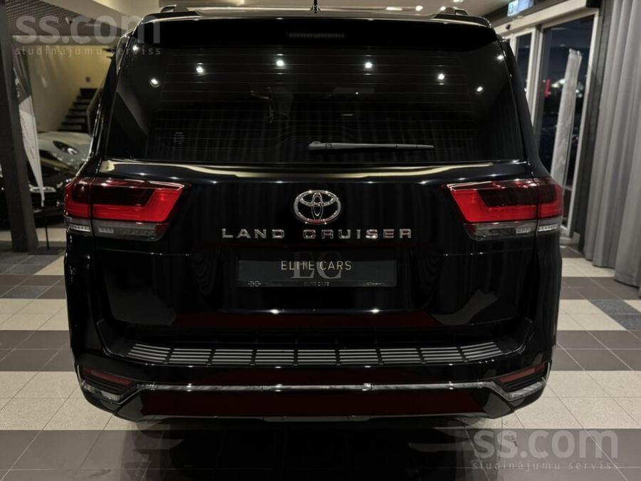 Melns Toyota Land Cruiser 2022 Rīga, ar dzinēja tilpumu 3.30 L un nobraukumu 3 tūkst. km par 135000 €, foto 6 vietnē AUTOMOTO.COM.LV