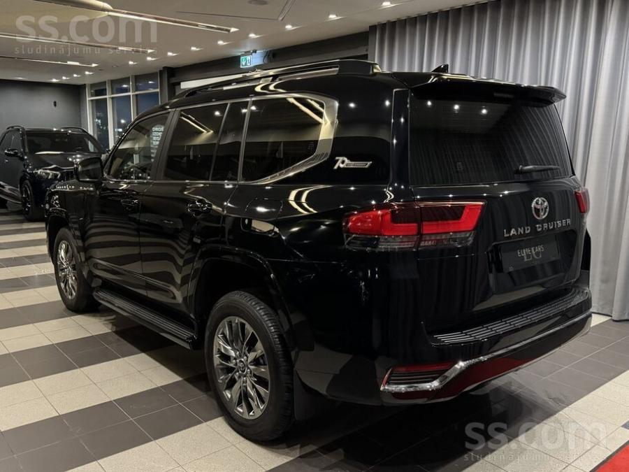 Melns Toyota Land Cruiser 2022 Rīga, ar dzinēja tilpumu 3.30 L un nobraukumu 3 tūkst. km par 135000 €, foto 7 vietnē AUTOMOTO.COM.LV