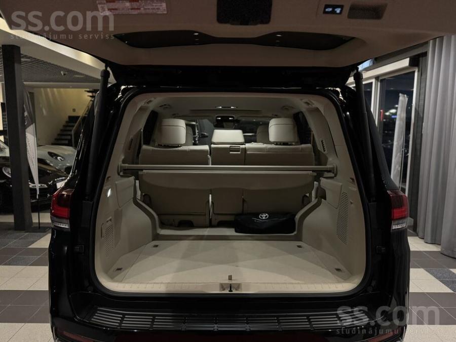Melns Toyota Land Cruiser 2022 Rīga, ar dzinēja tilpumu 3.30 L un nobraukumu 3 tūkst. km par 135000 €, foto 8 vietnē AUTOMOTO.COM.LV