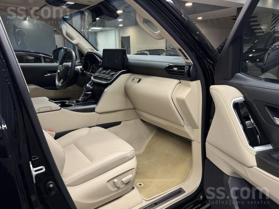 Melns Toyota Land Cruiser 2022 Rīga, ar dzinēja tilpumu 3.30 L un nobraukumu 3 tūkst. km par 135000 €, foto 14 vietnē AUTOMOTO.COM.LV