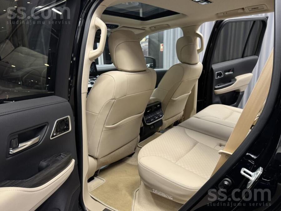 Melns Toyota Land Cruiser 2022 Rīga, ar dzinēja tilpumu 3.30 L un nobraukumu 3 tūkst. km par 135000 €, foto 20 vietnē AUTOMOTO.COM.LV