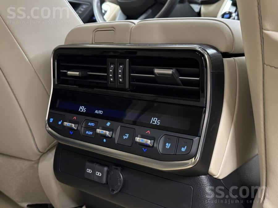 Melns Toyota Land Cruiser 2022 Rīga, ar dzinēja tilpumu 3.30 L un nobraukumu 3 tūkst. km par 135000 €, foto 23 vietnē AUTOMOTO.COM.LV