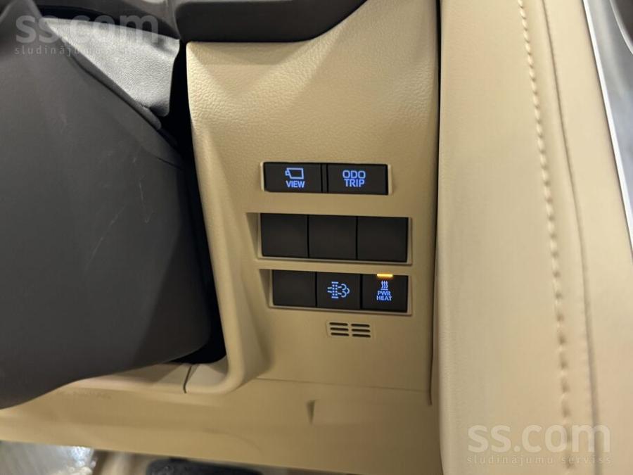Melns Toyota Land Cruiser 2022 Rīga, ar dzinēja tilpumu 3.30 L un nobraukumu 3 tūkst. km par 135000 €, foto 28 vietnē AUTOMOTO.COM.LV