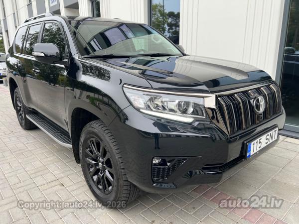 Melns Toyota Land Cruiser 2022 Tallina, ar dzinēja tilpumu 2.80 L un nobraukumu 90 tūkst. km par 53990 €, foto 1 vietnē AUTOMOTO.COM.LV