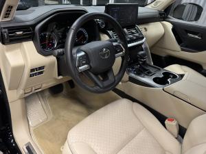Black Toyota Land Cruiser 2022 in Riga, with an engine capacity of 3.30 L and mileage of 3 thousand km for 135000 €, photo 11 on AUTOMOTO.COM.LV