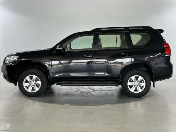 Black Toyota Land Cruiser 2022 in Vilnius, with an engine capacity of 2.76 L and mileage of 123 thousand km for 39900 €, photo 3 on AUTOMOTO.COM.LV