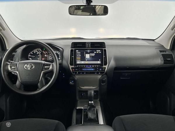 Black Toyota Land Cruiser 2022 in Vilnius, with an engine capacity of 2.76 L and mileage of 123 thousand km for 39900 €, photo 8 on AUTOMOTO.COM.LV