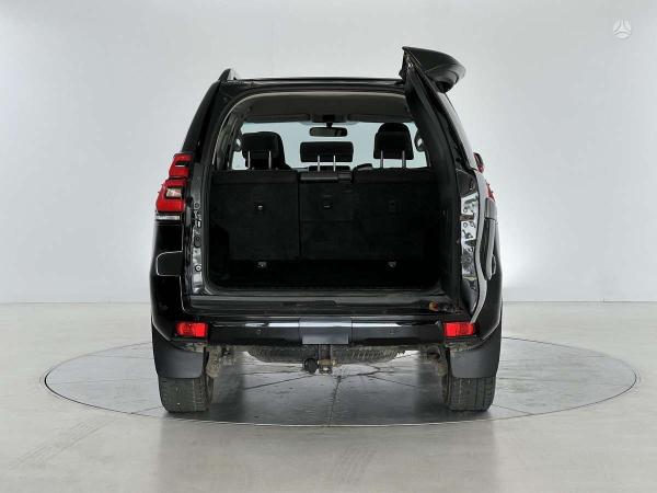 Black Toyota Land Cruiser 2022 in Vilnius, with an engine capacity of 2.76 L and mileage of 123 thousand km for 39900 €, photo 10 on AUTOMOTO.COM.LV