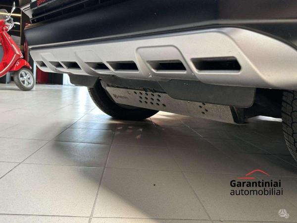 Black Toyota Land Cruiser 2022 in Vilnius, with an engine capacity of 2.80 L and mileage of 87 thousand km for 59000 €, photo 4 on AUTOMOTO.COM.LV