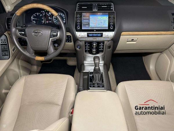 Black Toyota Land Cruiser 2022 in Vilnius, with an engine capacity of 2.80 L and mileage of 87 thousand km for 59000 €, photo 6 on AUTOMOTO.COM.LV