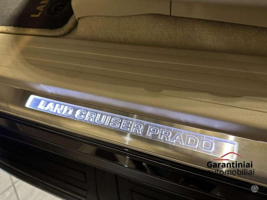 Melns Toyota Land Cruiser 2022 Viļņa, ar dzinēja tilpumu 2.80 L un nobraukumu 87 tūkst. km par 59000 €, foto 12 vietnē AUTOMOTO.COM.LV