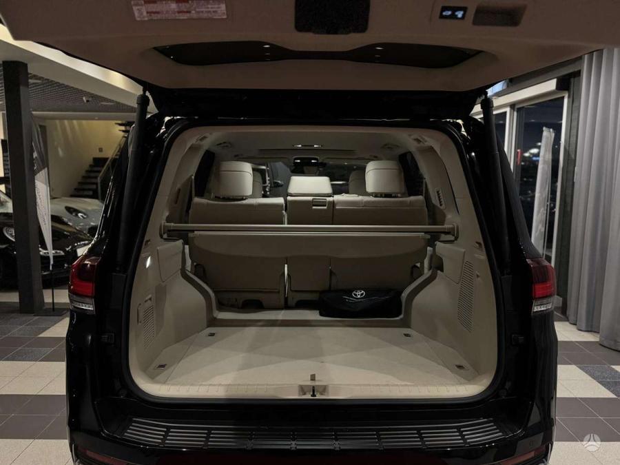 Melns Toyota Land Cruiser 2022 Rīga, ar dzinēja tilpumu 3.35 L un nobraukumu 3 tūkst. km par 129990 €, foto 8 vietnē AUTOMOTO.COM.LV
