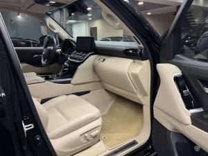 Melns Toyota Land Cruiser 2022 Rīga, ar dzinēja tilpumu 3.35 L un nobraukumu 3 tūkst. km par 129990 €, foto 12 vietnē AUTOMOTO.COM.LV