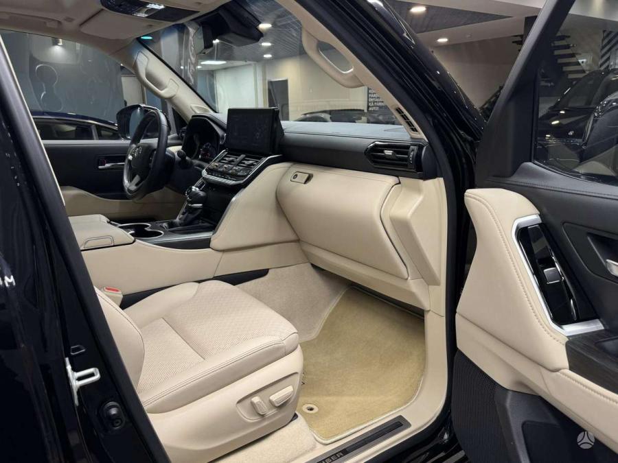 Melns Toyota Land Cruiser 2022 Rīga, ar dzinēja tilpumu 3.35 L un nobraukumu 3 tūkst. km par 129990 €, foto 12 vietnē AUTOMOTO.COM.LV