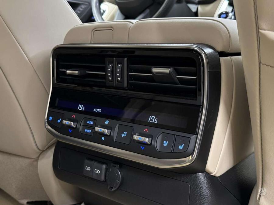 Melns Toyota Land Cruiser 2022 Rīga, ar dzinēja tilpumu 3.35 L un nobraukumu 3 tūkst. km par 129990 €, foto 16 vietnē AUTOMOTO.COM.LV