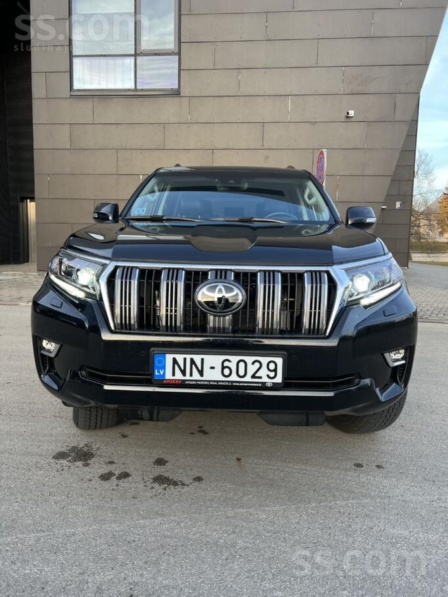Melns Toyota Land Cruiser 2023 Rēzekne, ar dzinēja tilpumu 2.80 L un nobraukumu 34 tūkst. km par 54700 €, foto 1 vietnē AUTOMOTO.COM.LV