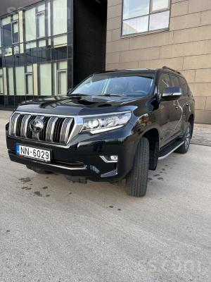 Melns Toyota Land Cruiser 2023 Rēzekne, ar dzinēja tilpumu 2.80 L un nobraukumu 34 tūkst. km par 54700 €, foto 2 vietnē AUTOMOTO.COM.LV