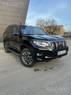 Melns Toyota Land Cruiser 2023 Rēzekne, ar dzinēja tilpumu 2.80 L un nobraukumu 34 tūkst. km par 54700 €, foto 3 vietnē AUTOMOTO.COM.LV