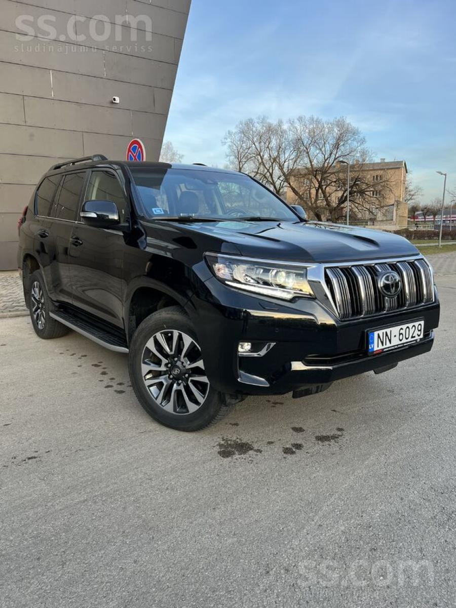 Melns Toyota Land Cruiser 2023 Rēzekne, ar dzinēja tilpumu 2.80 L un nobraukumu 34 tūkst. km par 54700 €, foto 3 vietnē AUTOMOTO.COM.LV