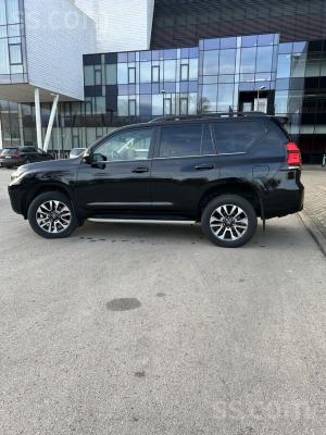 Melns Toyota Land Cruiser 2023 Rēzekne, ar dzinēja tilpumu 2.80 L un nobraukumu 34 tūkst. km par 54700 €, foto 4 vietnē AUTOMOTO.COM.LV