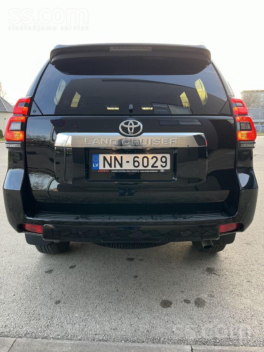 Melns Toyota Land Cruiser 2023 Rēzekne, ar dzinēja tilpumu 2.80 L un nobraukumu 34 tūkst. km par 54700 €, foto 5 vietnē AUTOMOTO.COM.LV