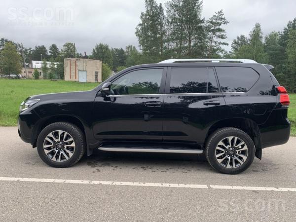 Melns Toyota Land Cruiser 2023 Jēkabpils, ar dzinēja tilpumu 2.80 L un nobraukumu 28 tūkst. km par 53000 €, foto 8 vietnē AUTOMOTO.COM.LV