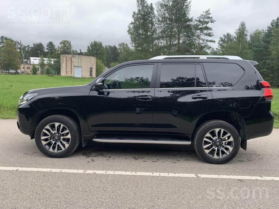Melns Toyota Land Cruiser 2023 Jēkabpils, ar dzinēja tilpumu 2.80 L un nobraukumu 28 tūkst. km par 53000 €, foto 8 vietnē AUTOMOTO.COM.LV
