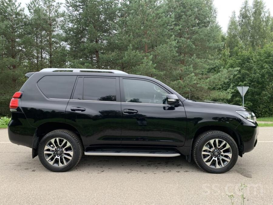 Melns Toyota Land Cruiser 2023 Jēkabpils, ar dzinēja tilpumu 2.80 L un nobraukumu 28 tūkst. km par 53000 €, foto 16 vietnē AUTOMOTO.COM.LV