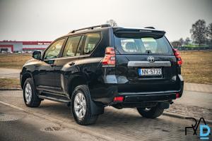 Melns Toyota Land Cruiser 2023 Rīga, ar dzinēja tilpumu 2.80 L un nobraukumu 30 tūkst. km par 52990 €, foto 2 vietnē AUTOMOTO.COM.LV