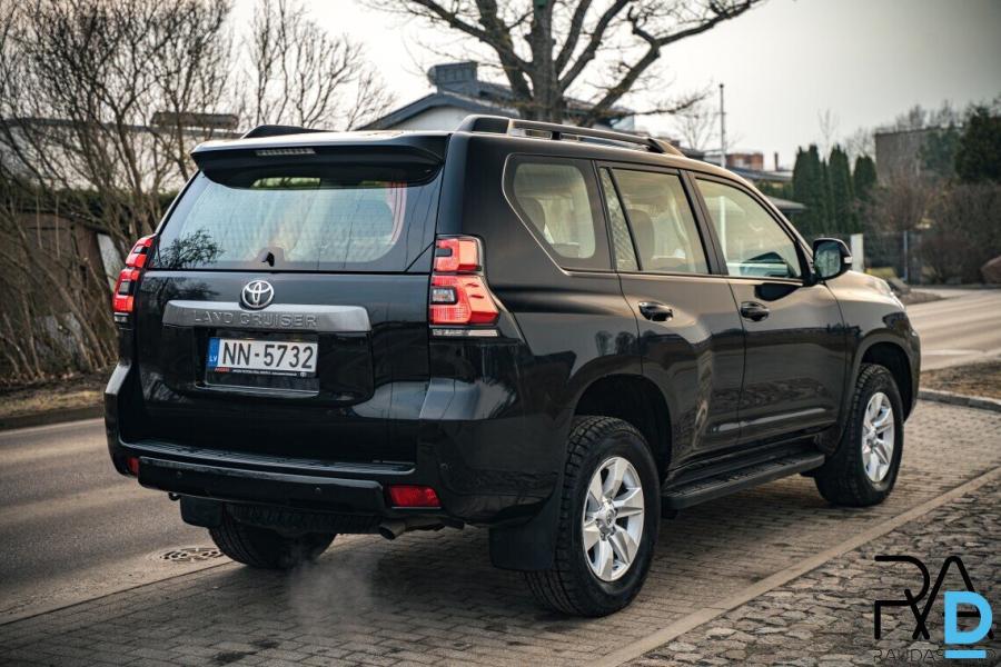 Melns Toyota Land Cruiser 2023 Rīga, ar dzinēja tilpumu 2.80 L un nobraukumu 30 tūkst. km par 52990 €, foto 4 vietnē AUTOMOTO.COM.LV