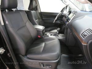Melns Toyota Land Cruiser 2023 Tallina, ar dzinēja tilpumu 2.80 L un nobraukumu 197 tūkst. km par 53900 €, foto 4 vietnē AUTOMOTO.COM.LV