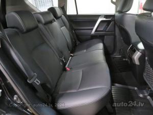 Melns Toyota Land Cruiser 2023 Tallina, ar dzinēja tilpumu 2.80 L un nobraukumu 197 tūkst. km par 53900 €, foto 5 vietnē AUTOMOTO.COM.LV