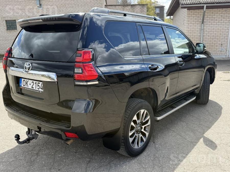 Melns Toyota Land Cruiser 2023 Daugavpils, ar dzinēja tilpumu 2.80 L un nobraukumu 58 tūkst. km par 52000 €, foto 3 vietnē AUTOMOTO.COM.LV