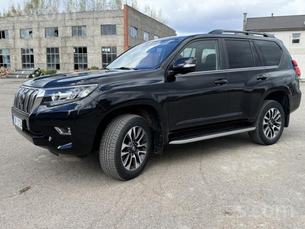 Black Toyota Land Cruiser 2023 in Daugavpils, with an engine capacity of 2.80 L and mileage of 58 thousand km for 52000 €, photo 4 on AUTOMOTO.COM.LV