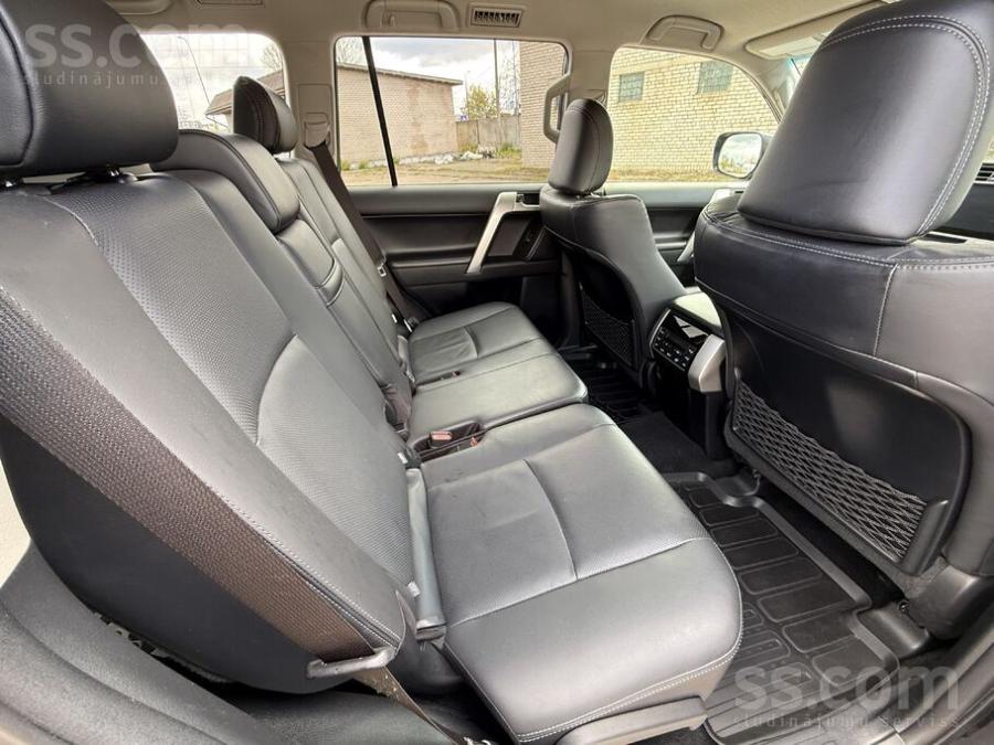 Melns Toyota Land Cruiser 2023 Daugavpils, ar dzinēja tilpumu 2.80 L un nobraukumu 58 tūkst. km par 52000 €, foto 8 vietnē AUTOMOTO.COM.LV