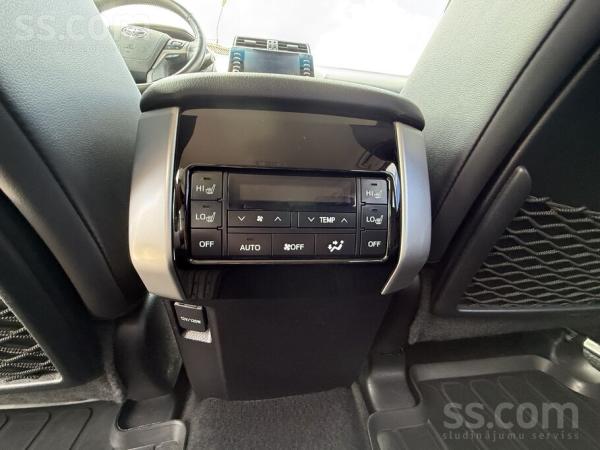 Black Toyota Land Cruiser 2023 in Daugavpils, with an engine capacity of 2.80 L and mileage of 58 thousand km for 52000 €, photo 8 on AUTOMOTO.COM.LV