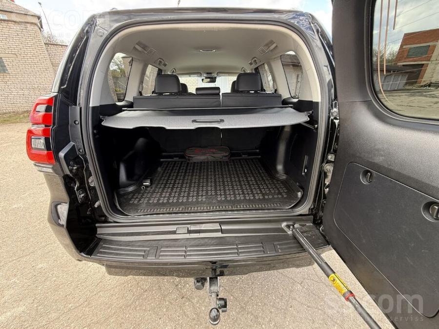 Melns Toyota Land Cruiser 2023 Daugavpils, ar dzinēja tilpumu 2.80 L un nobraukumu 58 tūkst. km par 52000 €, foto 12 vietnē AUTOMOTO.COM.LV