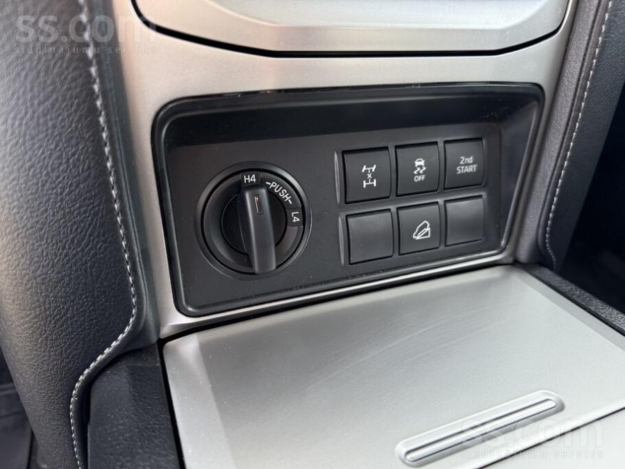 Melns Toyota Land Cruiser 2023 Daugavpils, ar dzinēja tilpumu 2.80 L un nobraukumu 58 tūkst. km par 52000 €, foto 20 vietnē AUTOMOTO.COM.LV