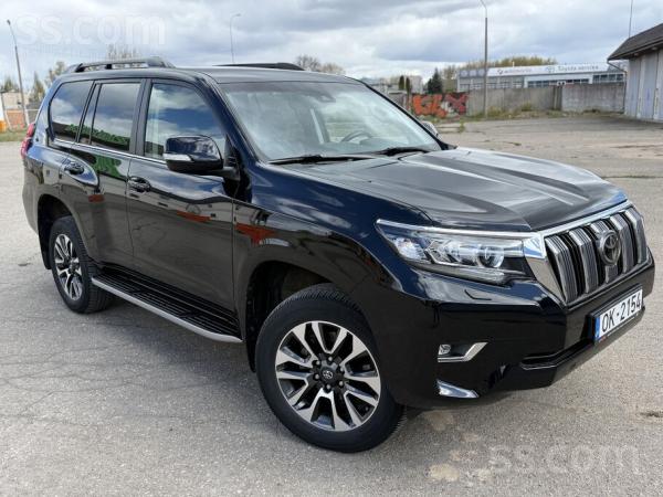 Black Toyota Land Cruiser 2023 in Daugavpils, with an engine capacity of 2.80 L and mileage of 58 thousand km for 50000 €, photo 1 on AUTOMOTO.COM.LV
