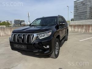 Melns Toyota Land Cruiser 2023 Rīga, ar dzinēja tilpumu 2.80 L un nobraukumu 62 tūkst. km par 50500 €, foto  vietnē AUTOMOTO.COM.LV